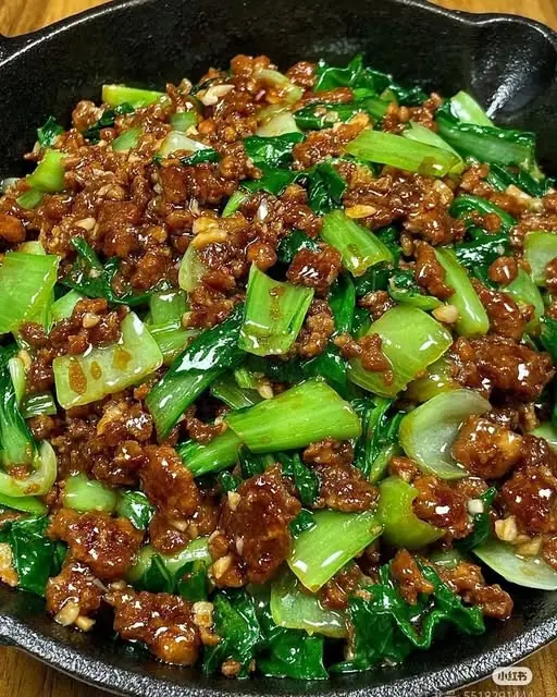 Stir-fried Bok Choy with Ground Meat